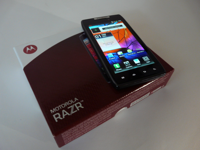 Motorola Droid RAZR Unboxing - Taking the Thinnest Smartphone Available ...