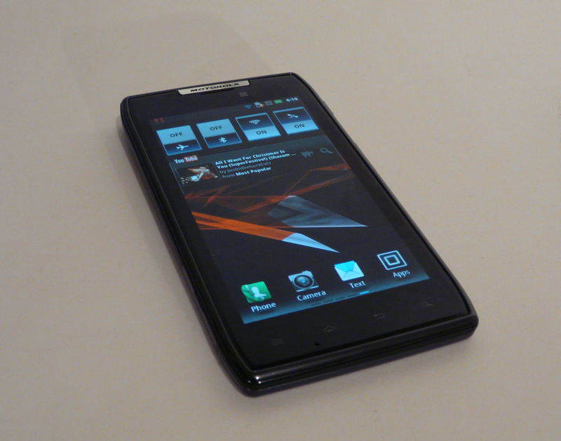 Motorola Droid RAZR Review - Checking Out the Thinnest Smartphone in ...