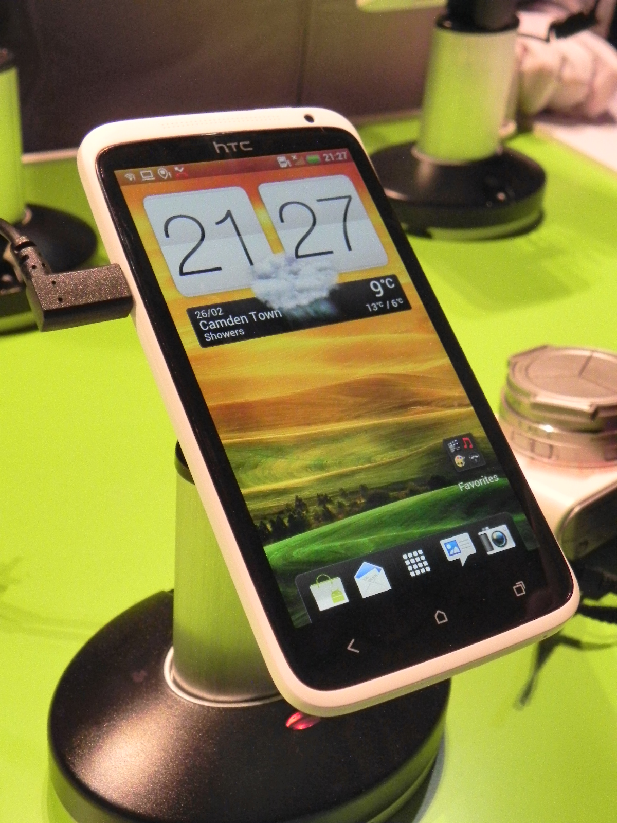 MWC 2012: HTC One X Hands On Preview: Quad Core Power and Light Design ...