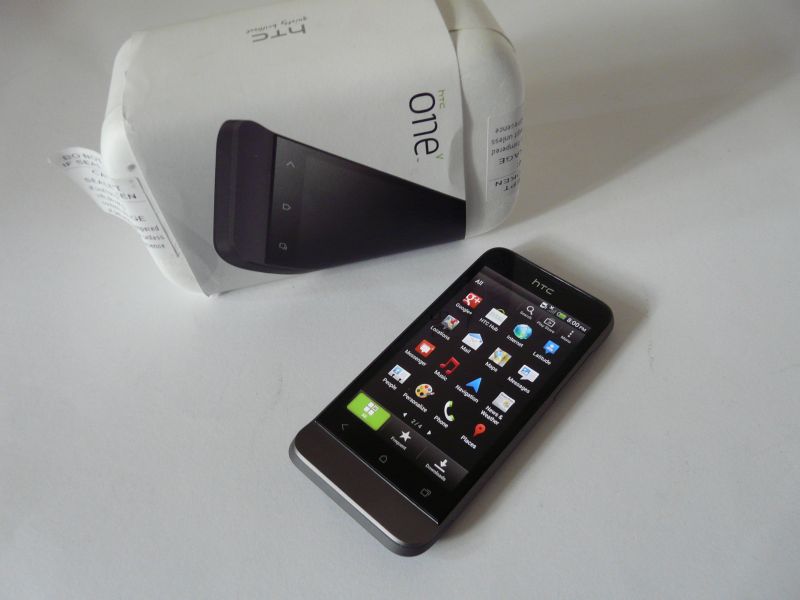HTC One V Unboxing - The Little Chin that Could (Video) | GSMDome.com