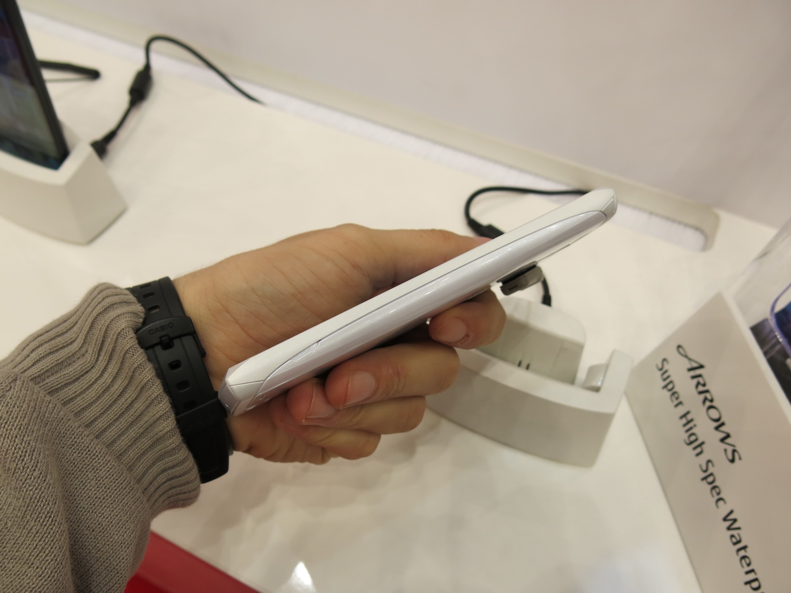 MWC 2013: Fujitsu Arrows X F-02E Hands on Shows Fingerprint Sensor and ...