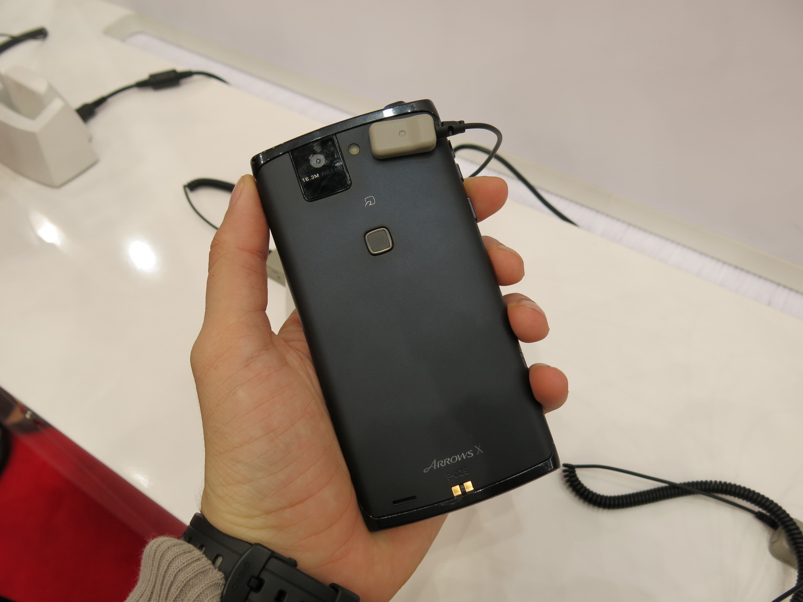 MWC 2013: Fujitsu Arrows X F-02E Hands on Shows Fingerprint Sensor and ...
