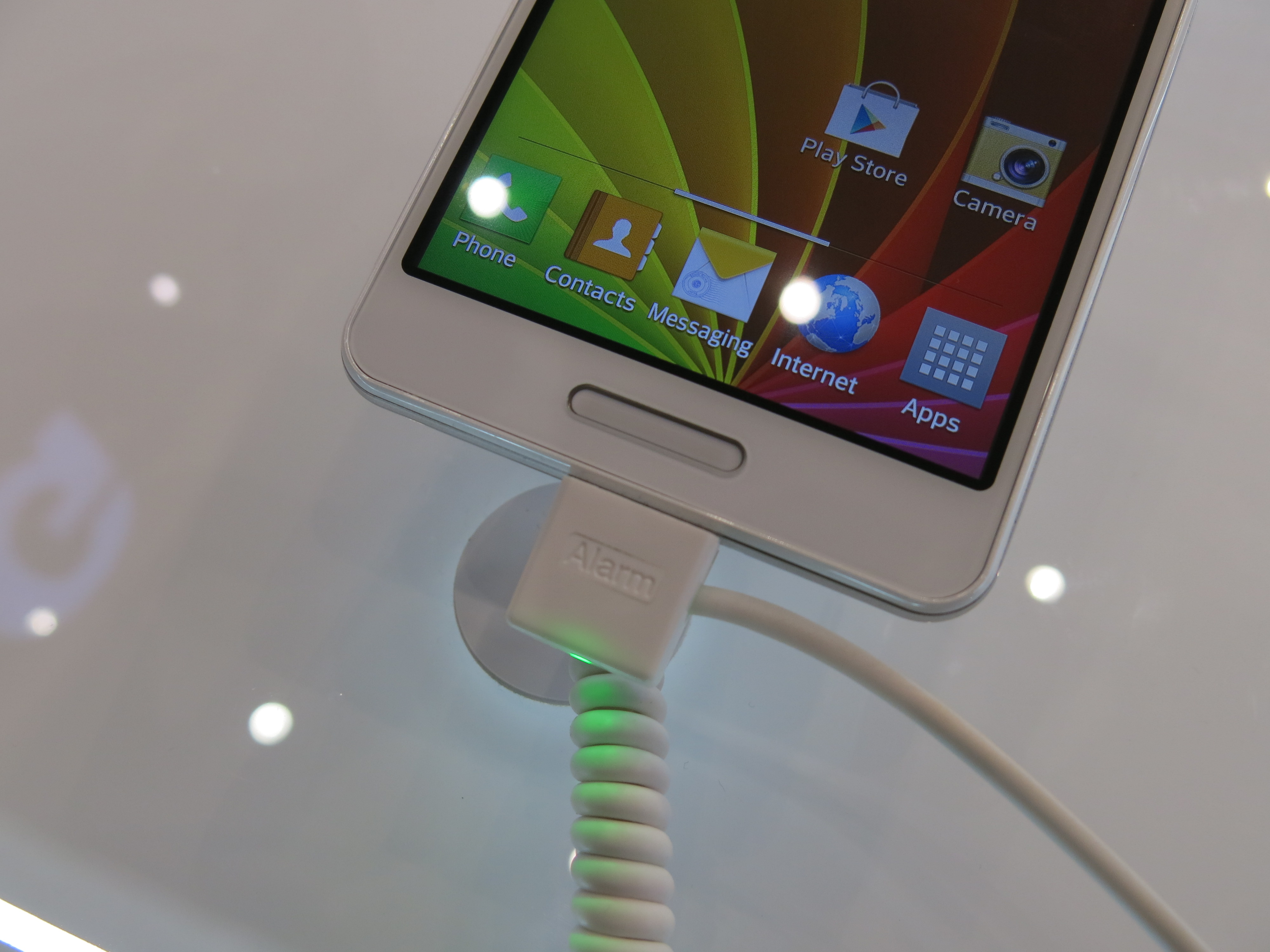 MWC 2013: LG Optimus F7 Demoed in Barcelona; Hands on Here (Video ...