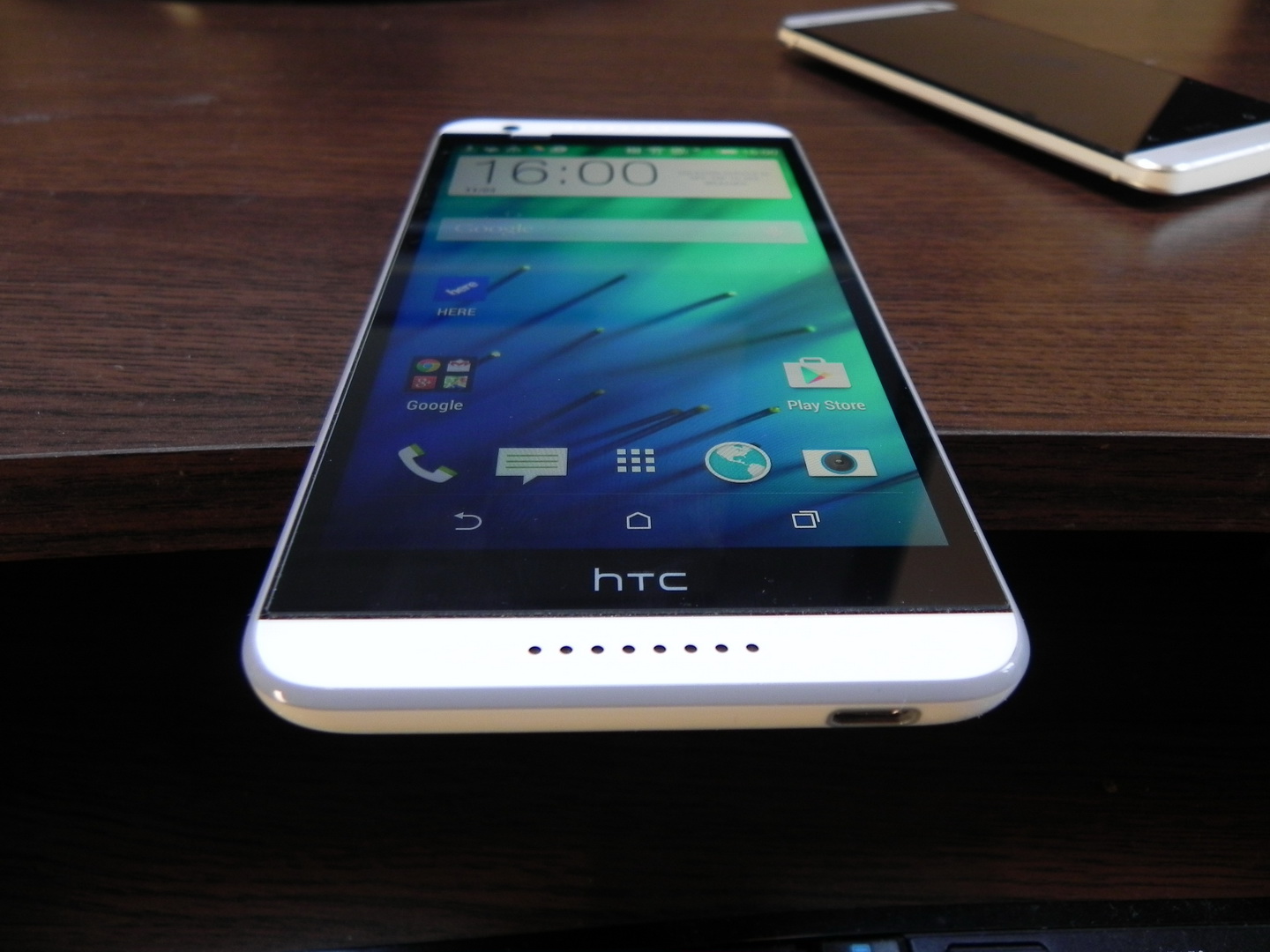 HTC Desire 820 Review: Good Selfie and Gaming Machine, but a Little ...