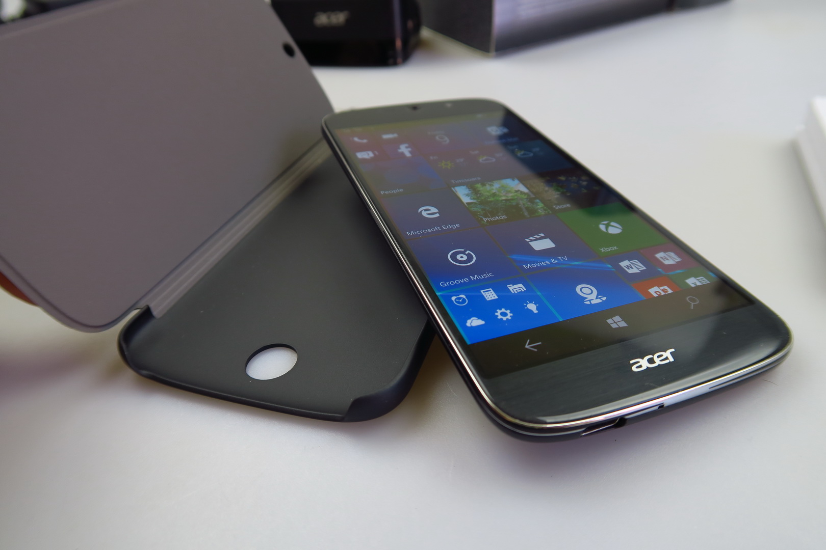 Acer Liquid Jade Primo Unboxing: This Bundle Ain't Humble (Video ...