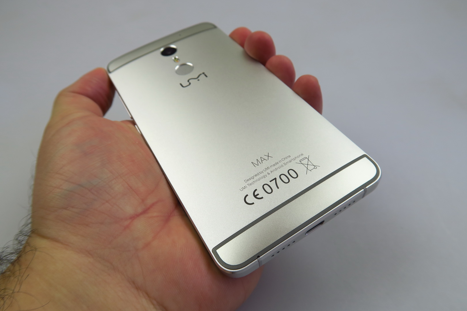 UMi Max Review: Great Midranger for the Price, Breathing Light LED ...