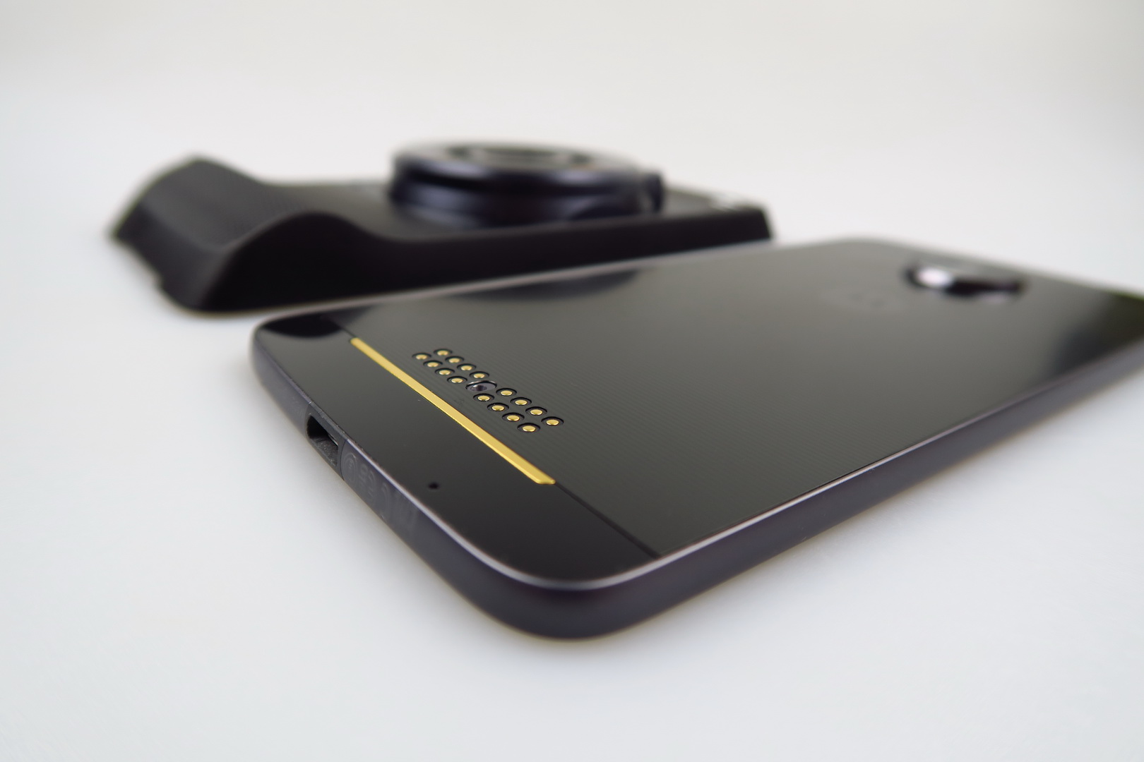 Motorola Moto Z Review: Best Motorola Phone in Years, Modularity Well ...