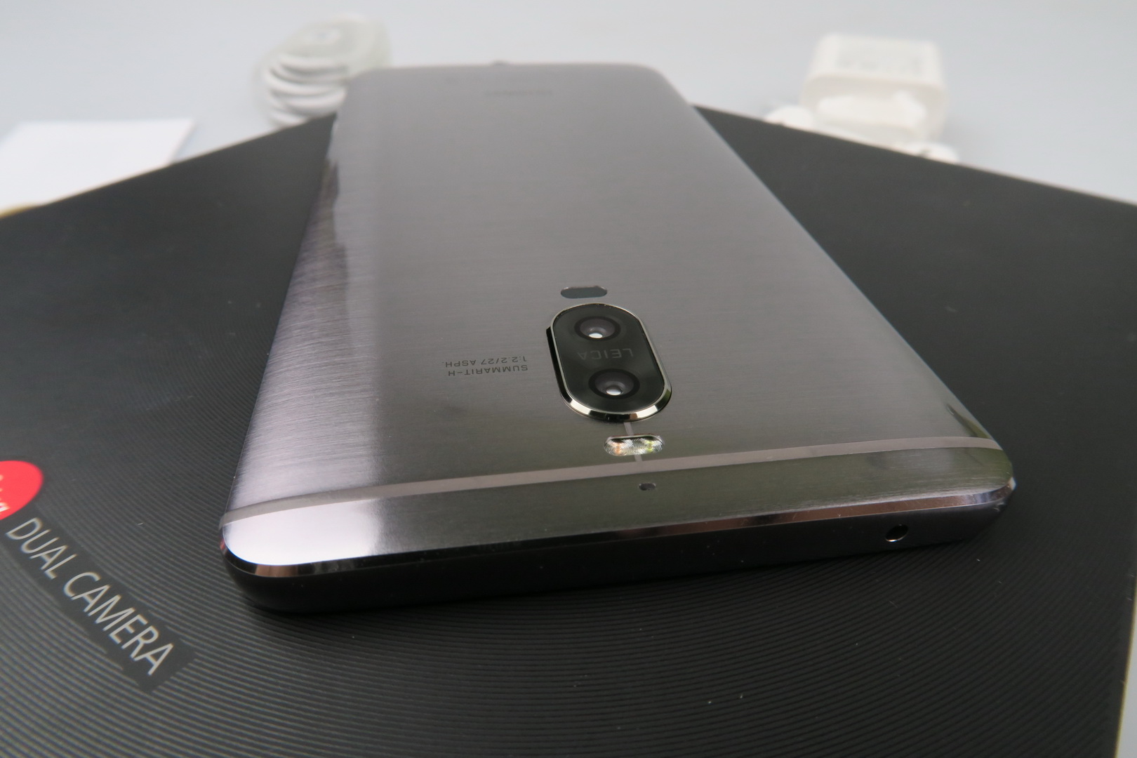 Huawei Mate 9 Pro Unboxing: Possibly the Best Looking Huawei Phone Yet ...