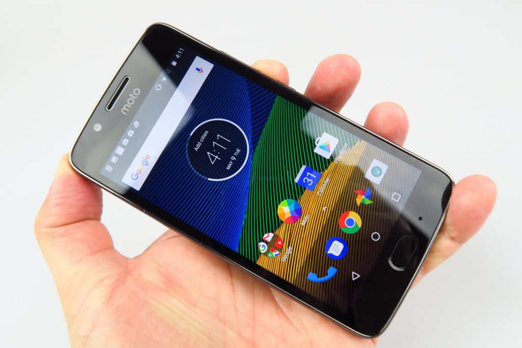 Motorola Moto G5 Review: Motorola Plays It Safe With a Compromise ...