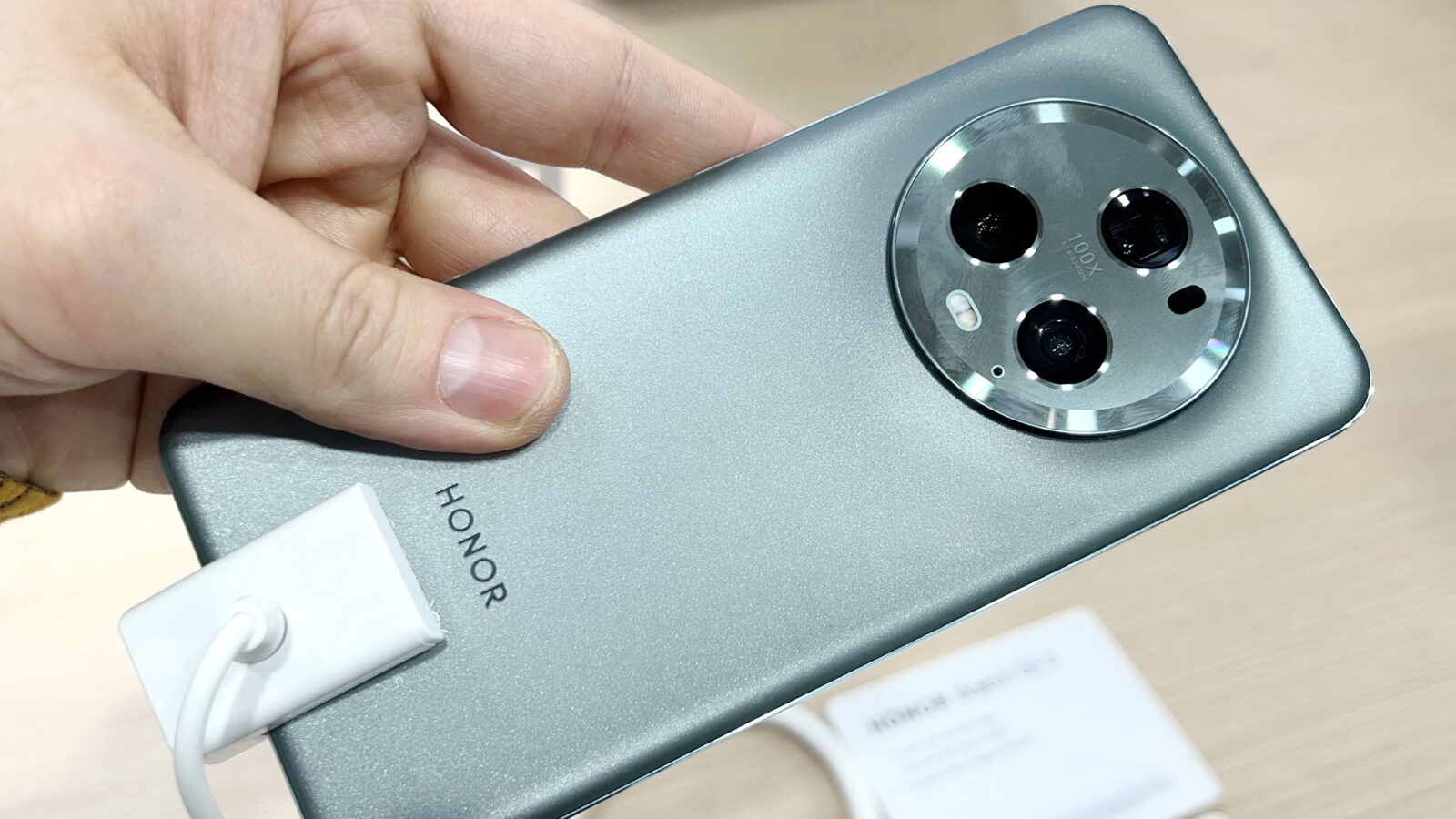 Honor Magic5 Pro: The Latest Flagship with 16GB RAM and 3 Cameras ...